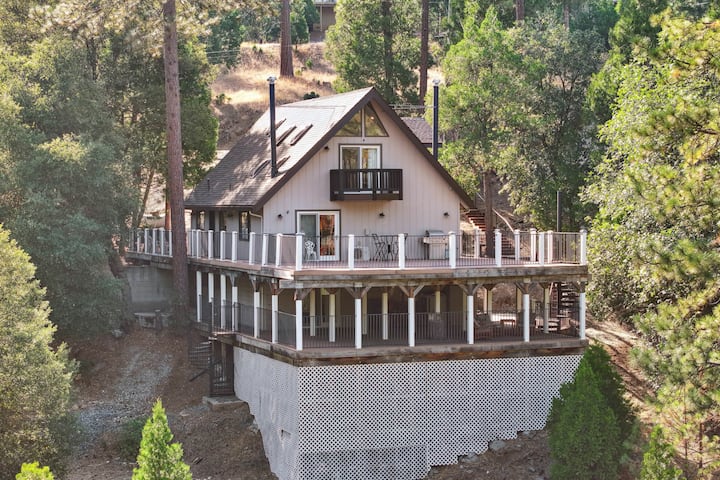 Spacious Pine Mountain Lake Cabin Rental W/ Decks - Groveland, CA