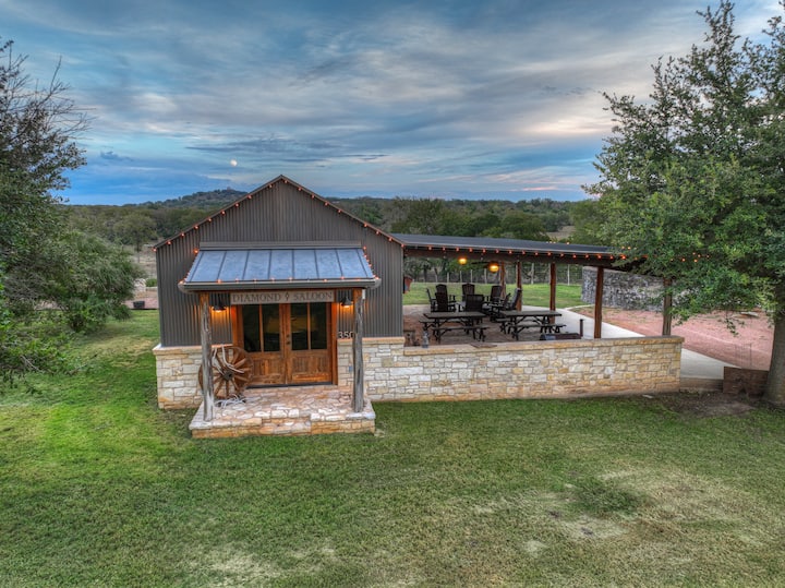 Private Ranch Suite-bar-gameroom - Signor Vineyards, Fredericksburg