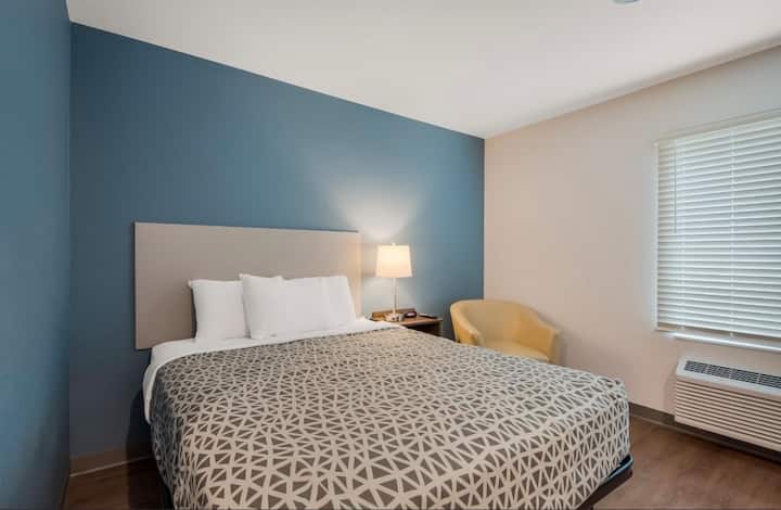 Affordable Stay! Free Parking! Pets Allowed! - Moreno Valley, CA