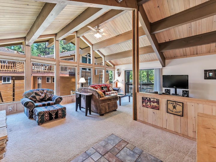 Mountain-view 3br Condo With Fireplace - Incline Village