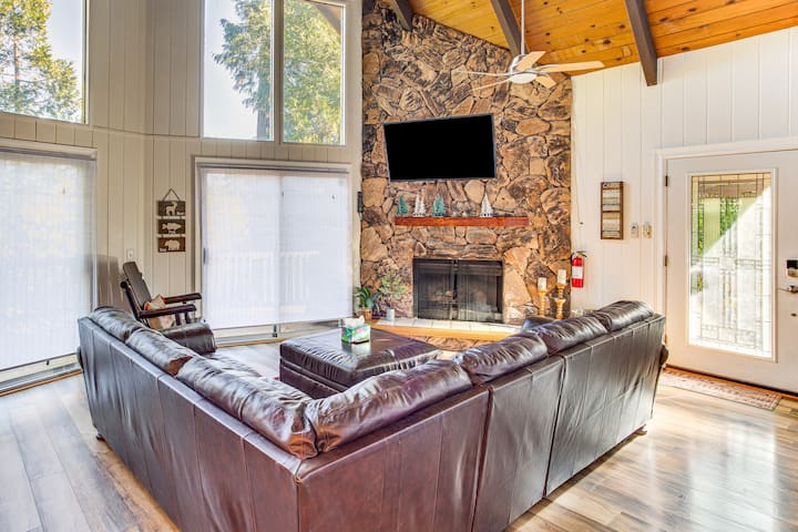 Lake Arrowhead Cabin Rental ~ 1 Mi To Village! - Lake Arrowhead, CA
