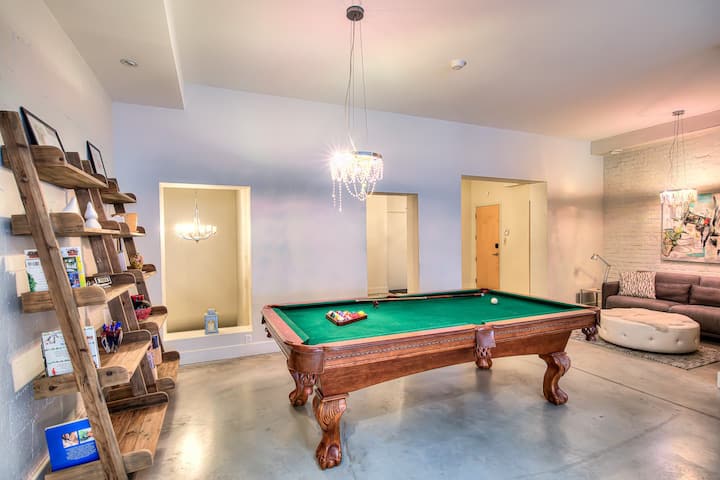Loft Style On St.catherine! Pool Table & Foosball - Longueuil