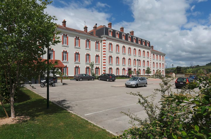 Cozy Apt W/ Kitchen + Free Wi-fi! On-site Parking - Épernay