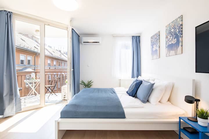Balcony - Sunny - Central Cosy Home - Budapest