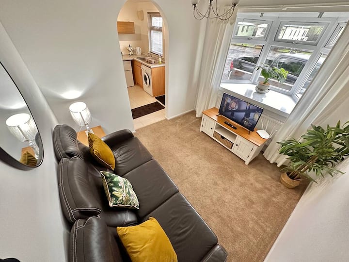 Cosy Semi-detached 1-bedroom Chalet In Uddingston - Glasgow
