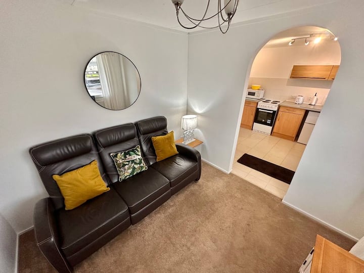 Cosy Semi-detached 1-bedroom Chalet In Uddingston - Glasgow