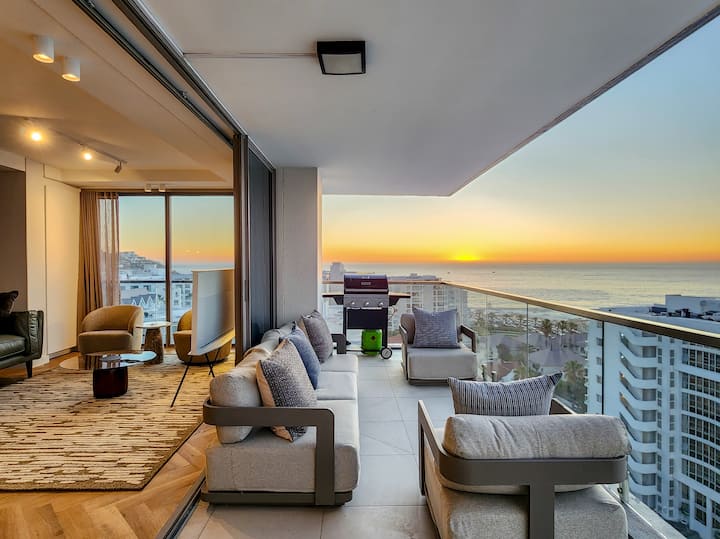 Exclusive 11th Floor Seaside Gem, Back-up Power - Cape Town