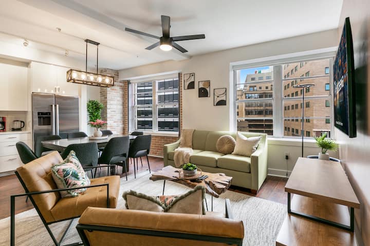 Nola's Finest: 4-bedroom Luxury Condo - New Orleans, LA