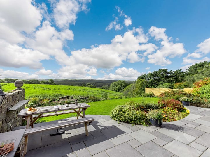 5 Bed In Whitstone (89900) - Bude