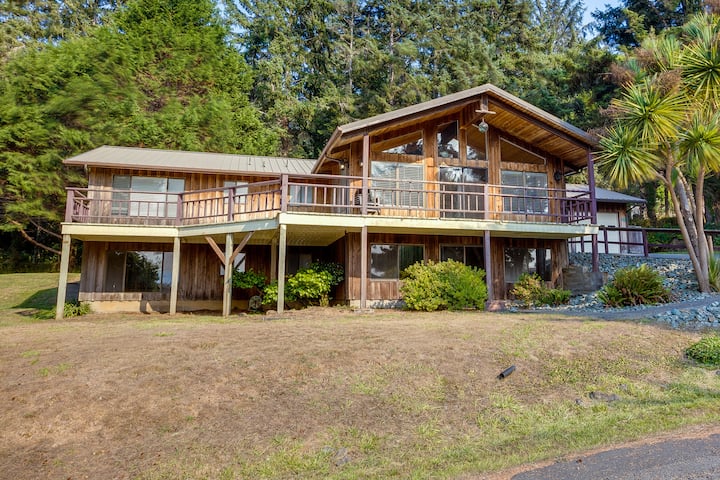 Tree-lined Gold Beach Retreat W/ Multiple Decks! - Gold Beach, OR