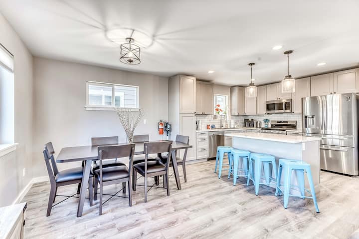 Modern 3br, 4 Blocks To The Beach & Downtown - Seaside, OR