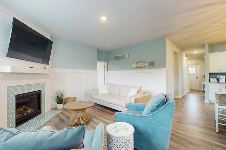 Bright & Charming 5br With Pools, Sauna & Bikes - Bethany Beach, DE