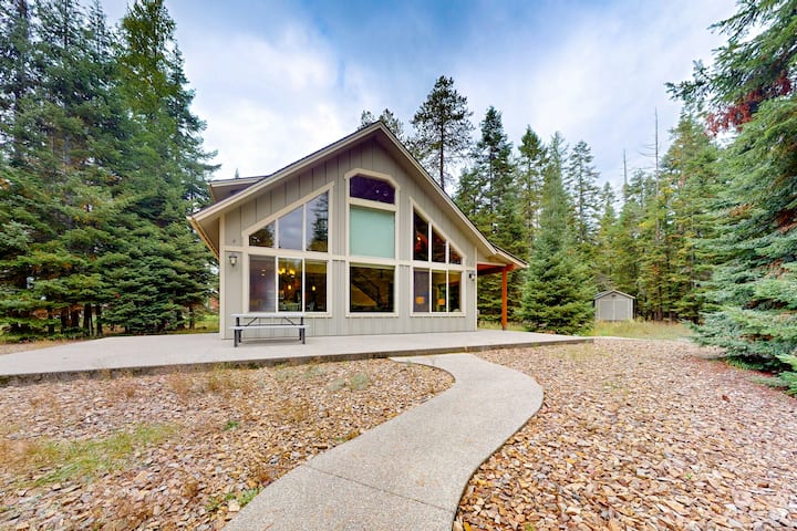 3br With Firepit, Grill, Lawn Games, & Wood Stove - Bigfork, MT