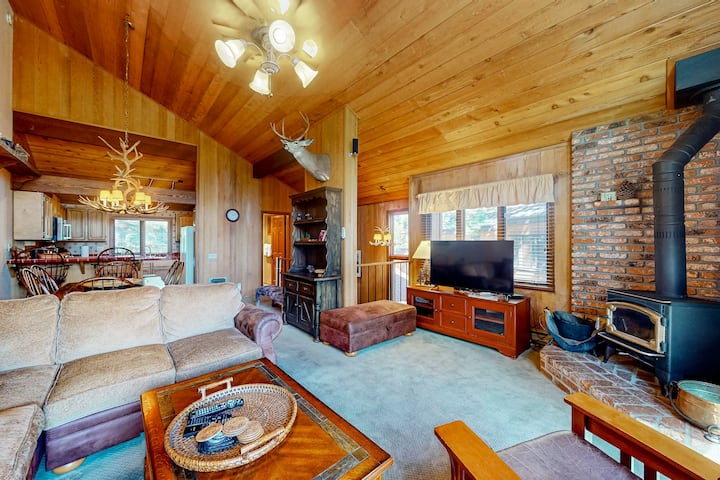 Mountain View 3br Near Lifts With Pool & Hot Tub - Mammoth Lakes, CA