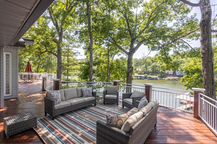 Cove Front, Kayak, Pedal Boat, And Nearby Restos - Lake Ozark, MO
