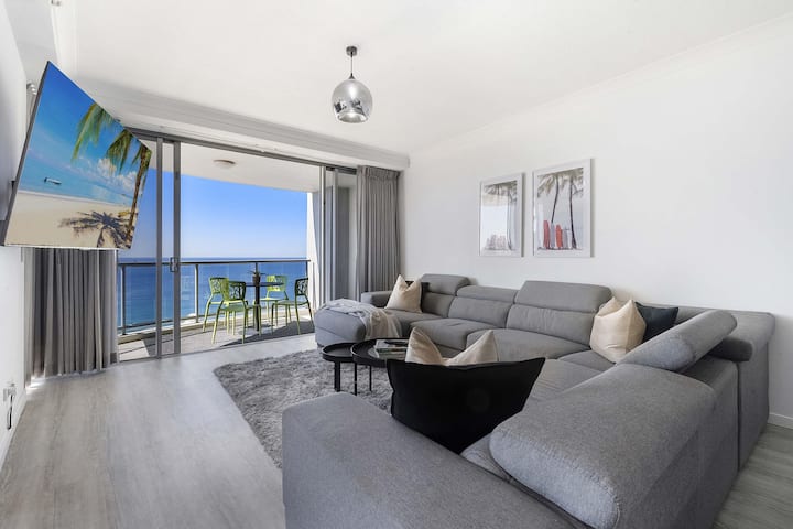 Chevron Renaissance - 3 Bedroom Ocean - Sleeps 8 - Surfers Paradise