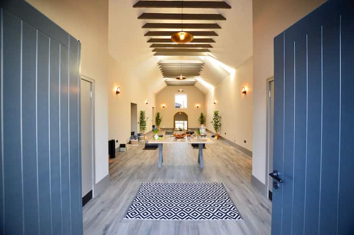 Rachel’s Farm Barn, Large Studio Space, Sleeps 5 - Aberfoyle