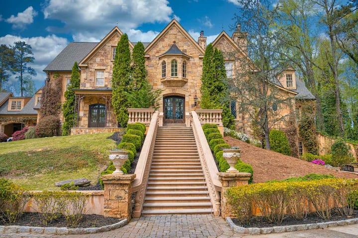 9-bedroom Atlanta Mansion For Rentals And Events - Marietta, GA