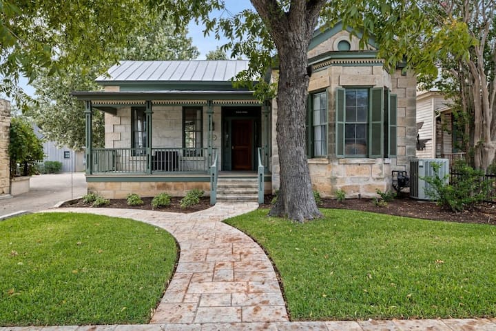 Blacksmith Quarters: The Ransleben|dt|hot Tub - Fredericksburg, TX