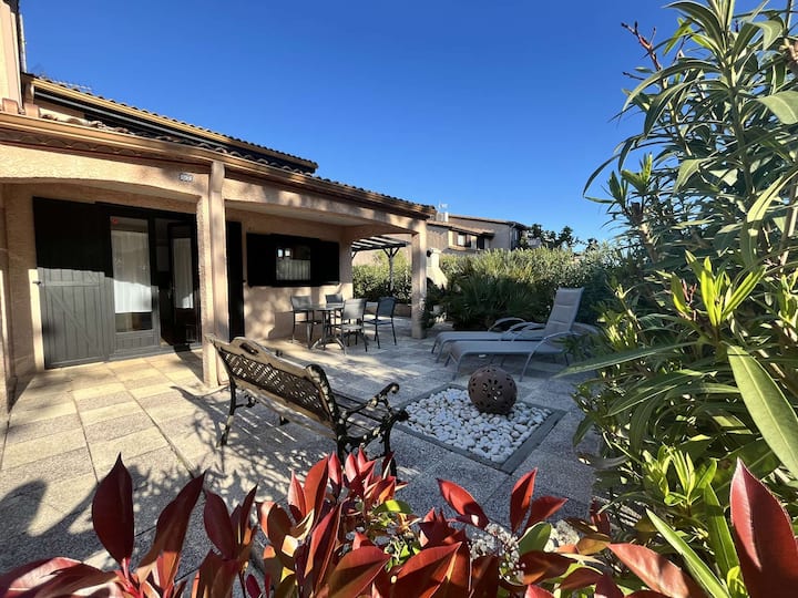Spacious Corner Villa Located In The Secured Resid - Sérignan