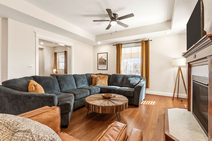 The Pioneer - Charming Home Walkable To Streetcar! - Kansas City, MO
