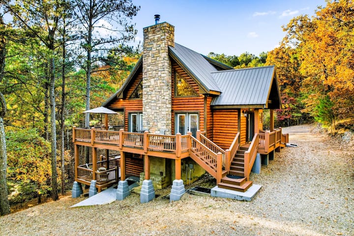 New! Creekside Cabin W/ Spa + Views, Sleeps 12! - Broken Bow, OK