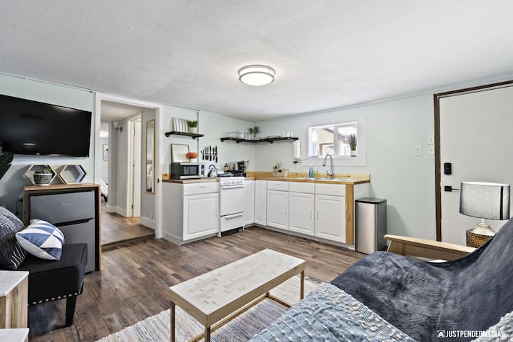 Slumber Village Cottage #6 - Anchorage, AK
