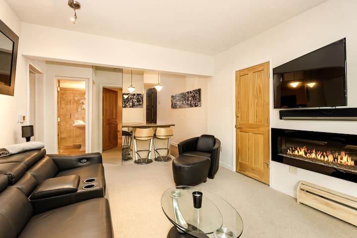 Durant C12 | Condo W/ 2 Fireplaces & Pool Access - Aspen