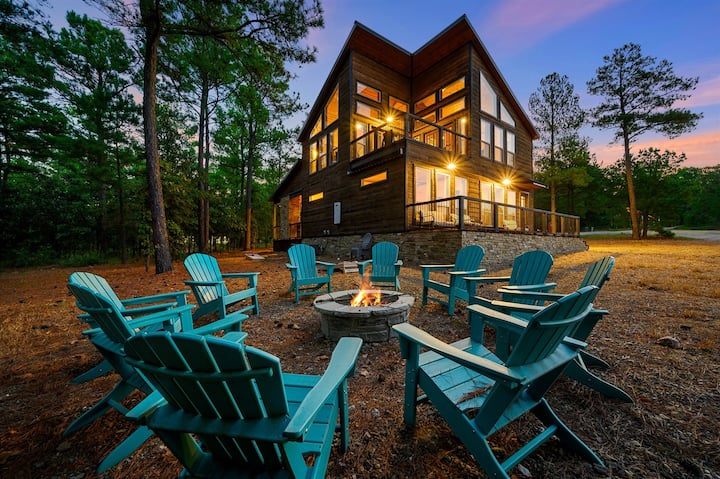 Modern Cabin W/ Balcony, Hot Tub & Mountain Views - 브로큰 바우