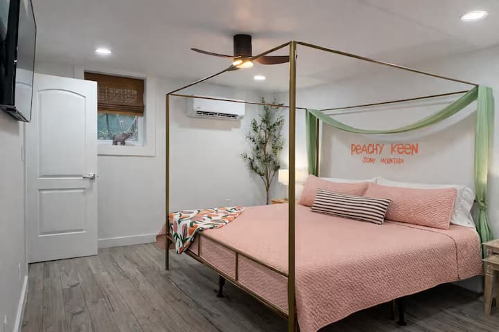 Walkable, 2 King En-suites, Game Room, Ev Charger! - Stone Mountain, GA