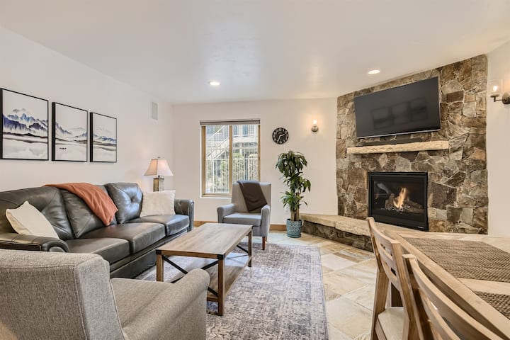 Minutes To Beaver Creek, Walk To Nottingham Lake! - Avon, CO