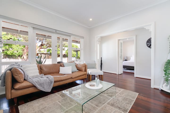 Guildford Cottage | Swan Bnb Management - Perth