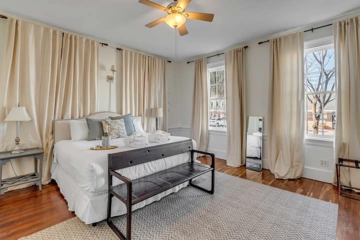 Downtown Suite In Pristine Historic Home - Charleston, SC