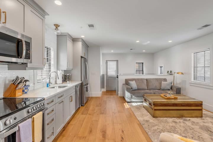 The Palmetto House- D Close To King St! - Charleston, SC