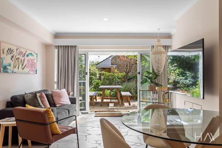 Rose Gold Hideaway, 2 Bedroom, 1 Bathroom, 1 Park - Riverside