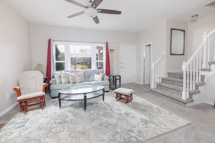 Downtown Charm Retreat (South Unit) - Iowa State Fair 