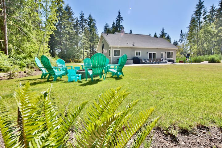Family Friendly W/ Hot Tub & Starlink - Forks, WA