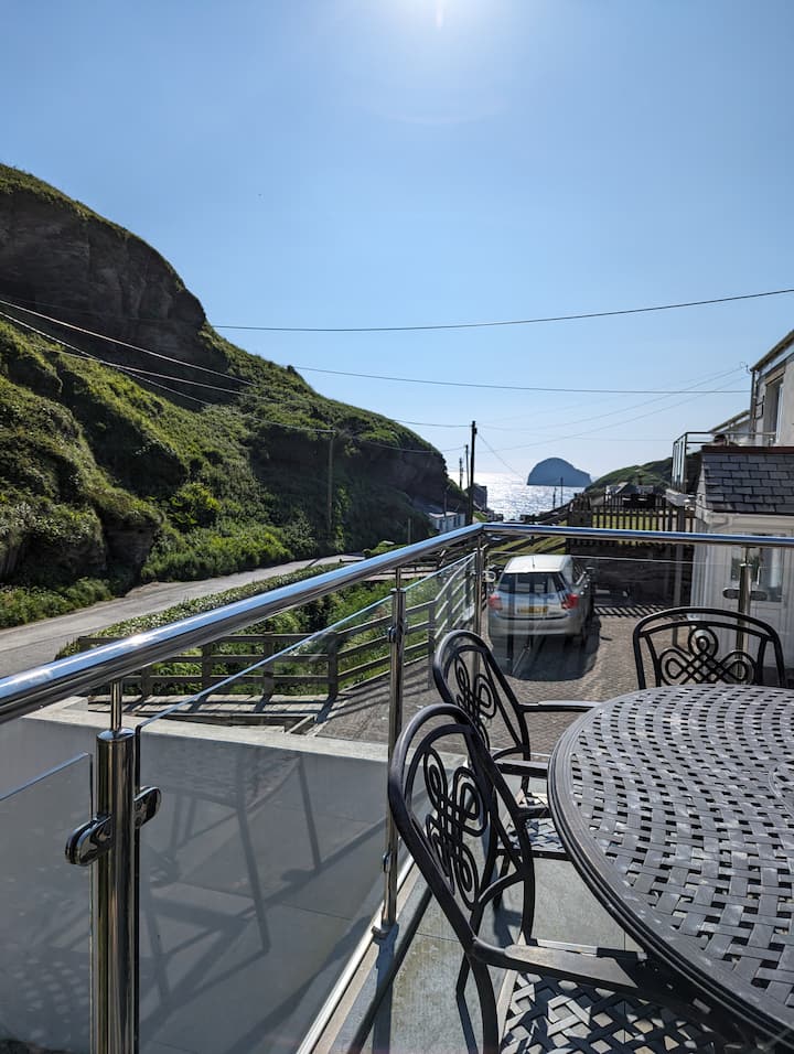 Tides Reach - Trebarwith Strand (Sleeps 4 - 6) - Tintagel Castle