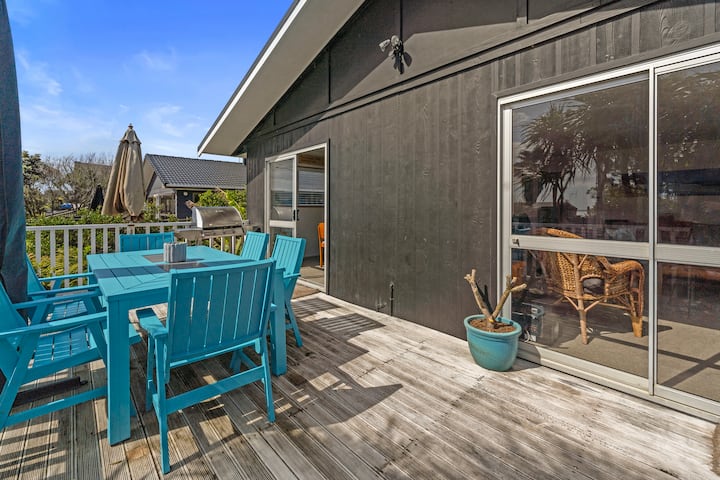 Coastal Oasis - Papamoa Beach Holiday Home - Te Puke