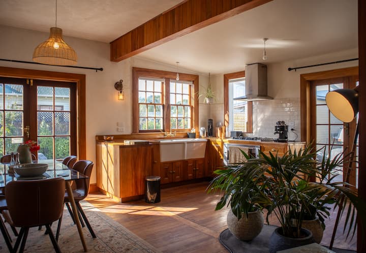 Kowhai Cottage | Pizza Oven | Central - Kaikōura