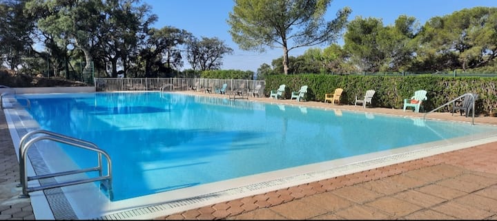 Maison Spacieuse Avec Piscine Proche De La Mer - Fréjus