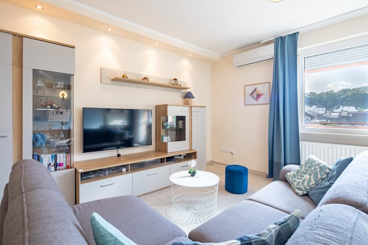 Super Sunny - Large, Comfy Home With Balcony - Budapeste