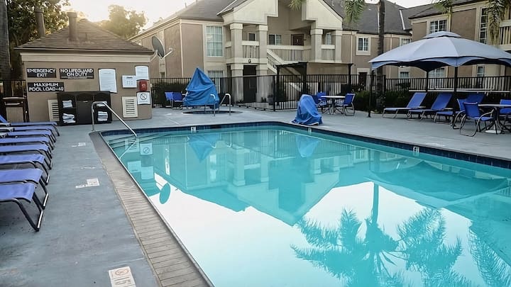 3 Units Close To Tiger Stadium! With Free Parking! - Baton Rouge, LA