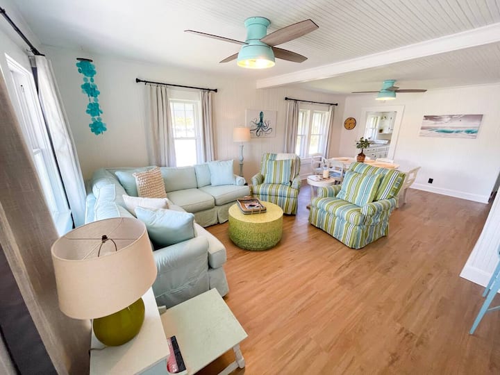 Swanky Swan - 3br/2ba, Swansboro Close To Downtown - Swansboro, NC