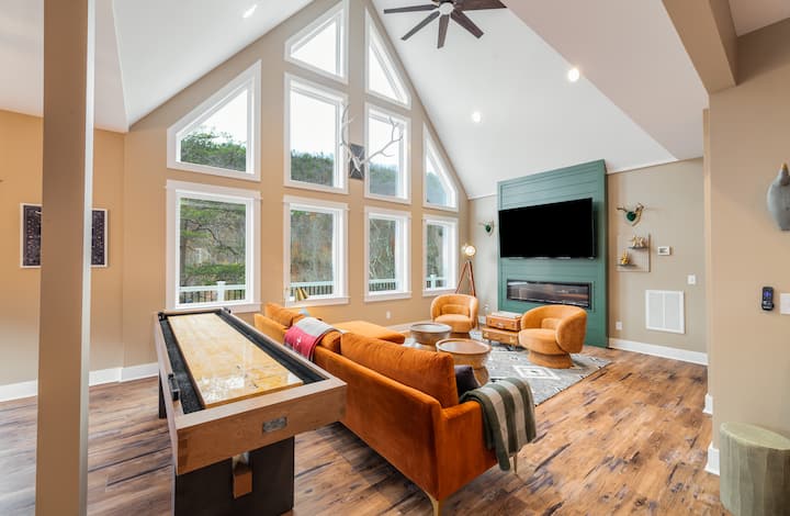 Luxe Lodge Designer Decorated Hot Tub Slope Views - Massanutten, VA