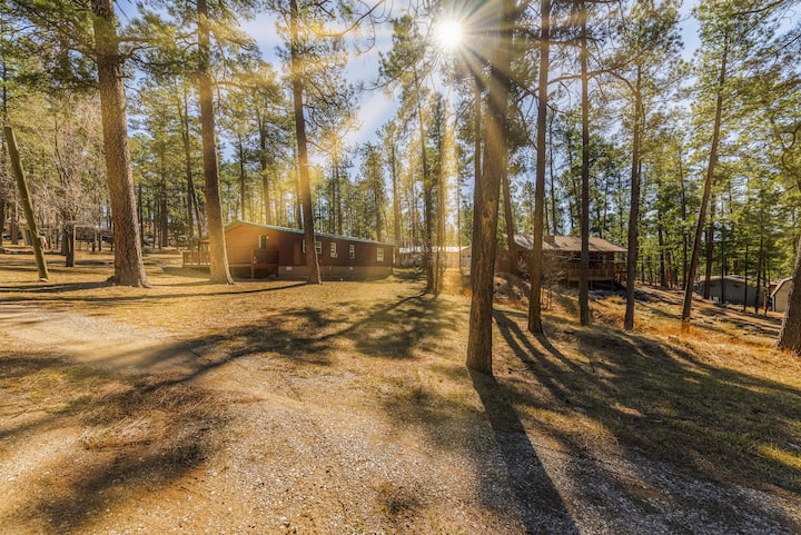 Horseshoe Canyon | Cozy 3br Cabin • Pet Friendly - Ruidoso, NM