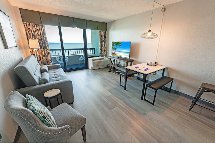 1br Direct Oceanfront Views | Pools, Modern Decor! - 