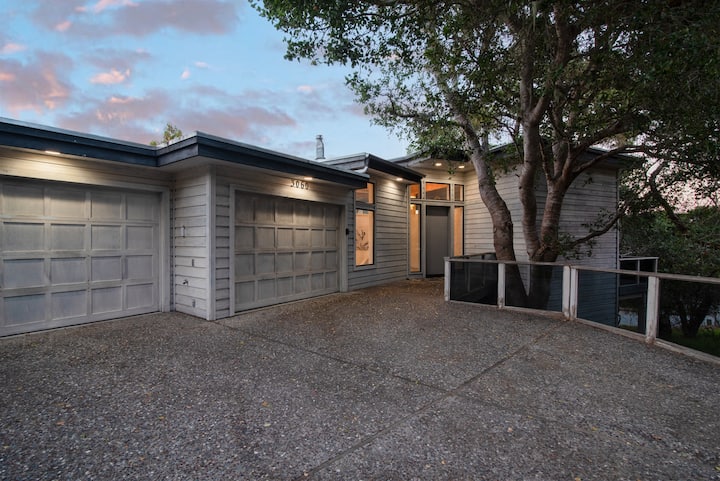 Cambria Sea Pines Retreat: Spacious Coastal Escape - Cambria, CA