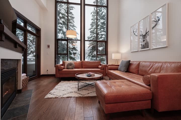 Cozy Slopeside Retreat - Sun Peaks Resort, BC