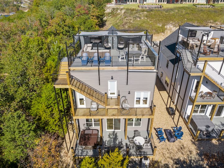 Free Tickets-6bd W/ Stunning Views & Rooftop Deck - Branson, MO